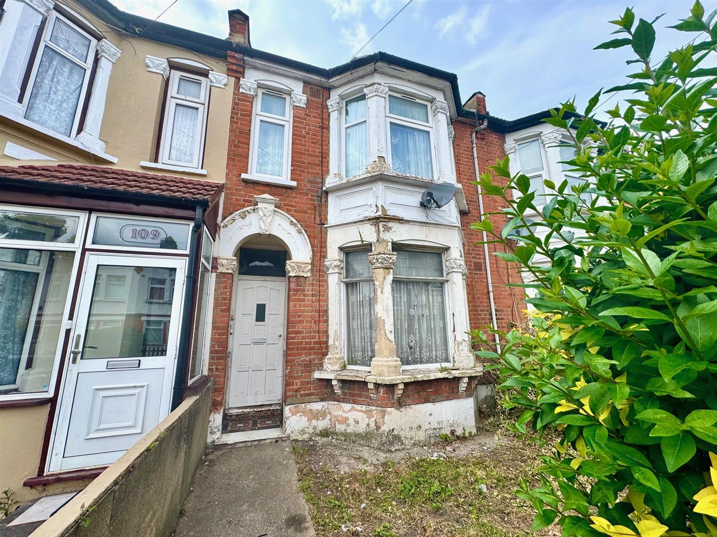 3 Bed, 1 Bath Property For Sale in Sheringham Avenue, E12 5PF